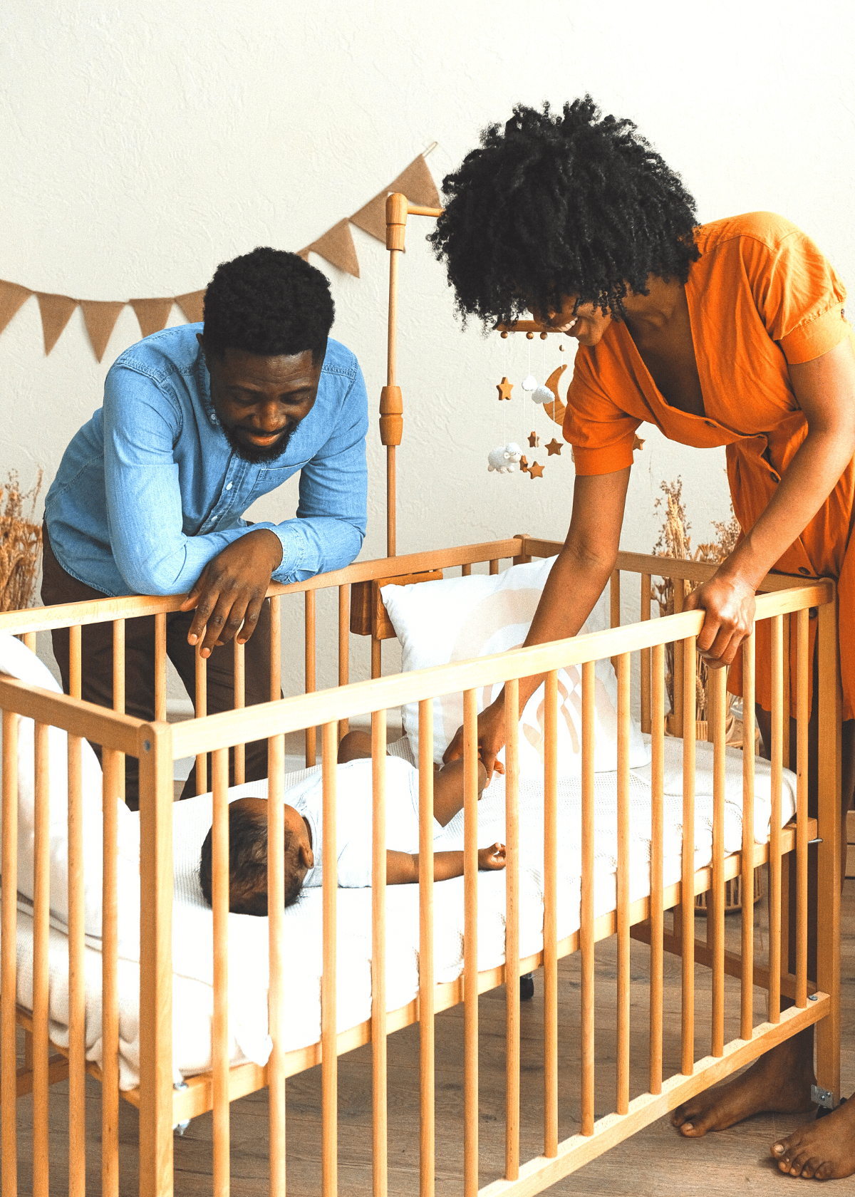 Best Mini Crib: Little Yet Spacious